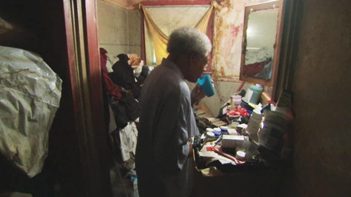 Homeless Man with a House | Hoarding: Buried Alive On Discovery Life