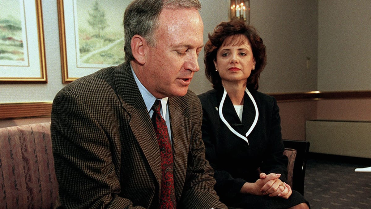 An Expert Compares Patsy Ramsey's Handwriting To The JonBenét Ransom ...