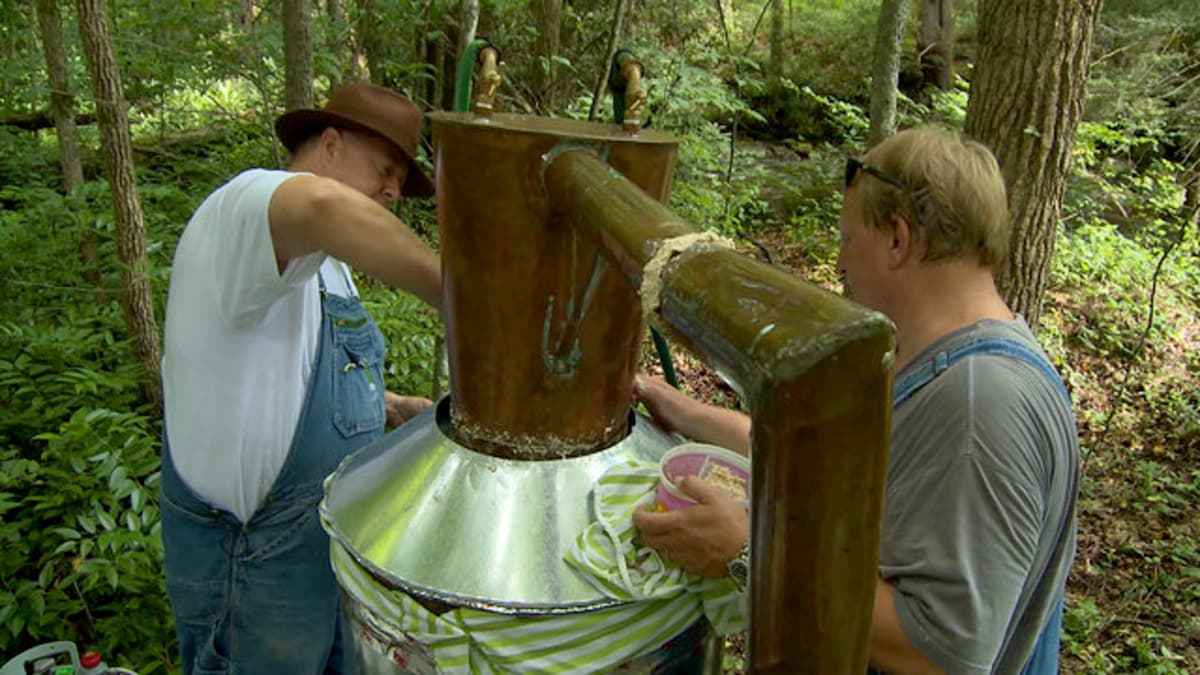 Sneak Peek: Moonshiners Dec 2 - Moonshiners | Discovery