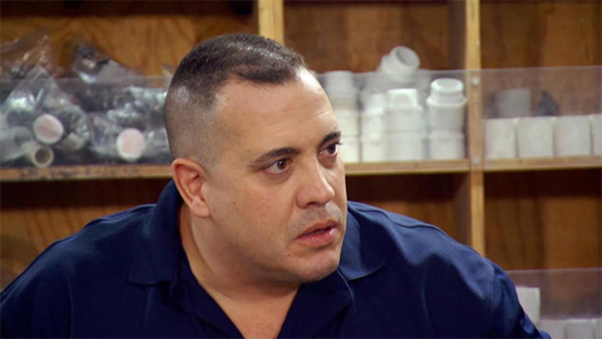 Agnes Knocks Out Redneck's Tooth - Tanked | Animal Planet