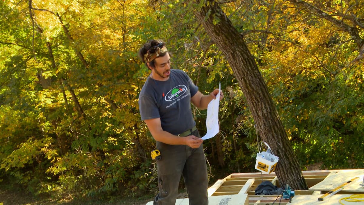 Seanix Tries to Sing the Team into the Christmas Spirit - Treehouse ...