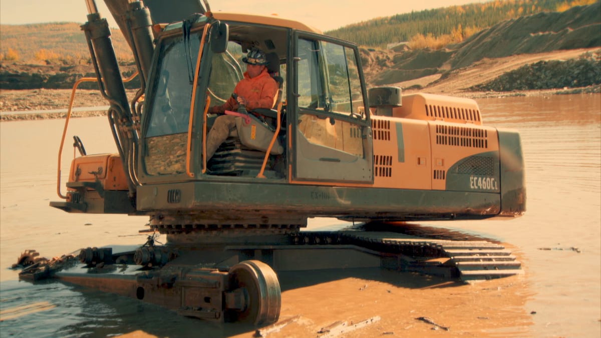 A Sunken Excavator - Gold Rush | Discovery