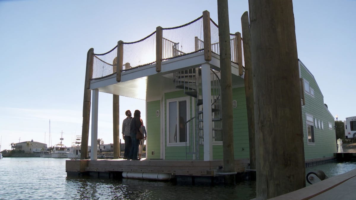 See How Houseboat Living On the Bayou Might Not Be So Bad In This ...