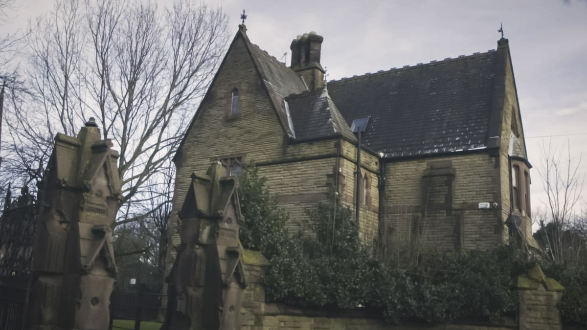 House In the Cemetery | Paranormal Captured