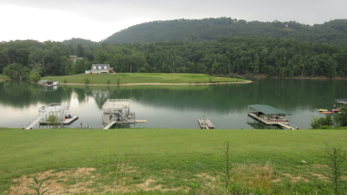 Fishing Around Watauga Lake | Lakefront Bargain Hunt