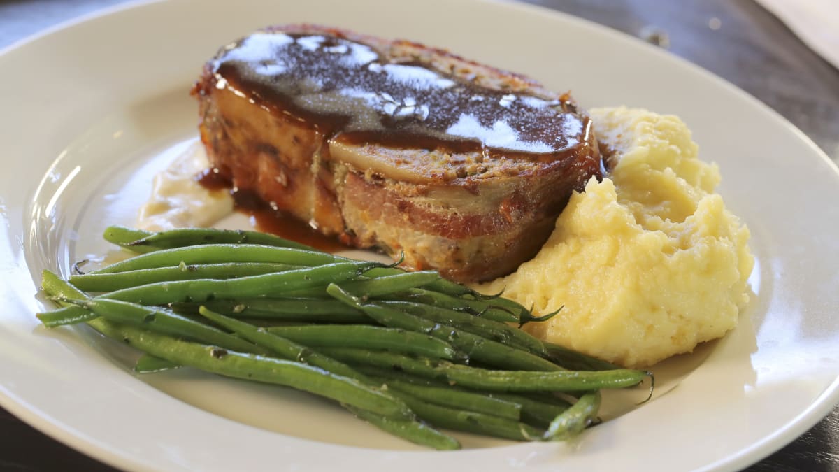 Beef Bonanza | Diners, Drive-Ins, and Dives